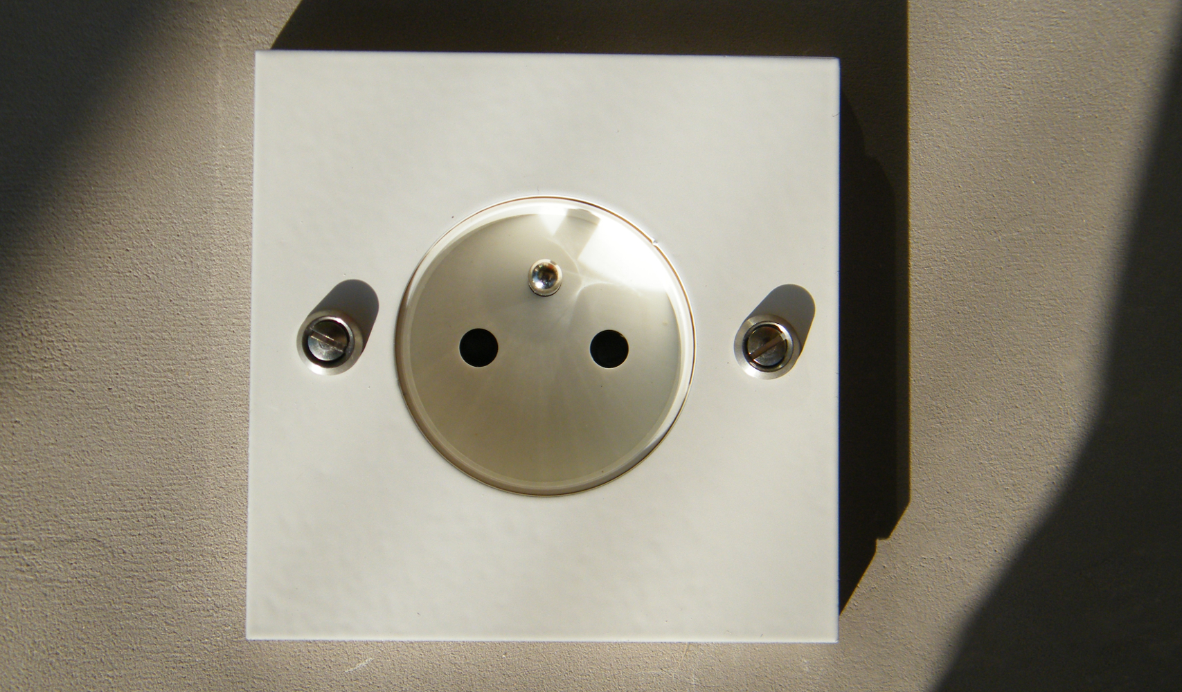 5b4-prise-blanc-carre5-3 | interrupteurs et prises au design rétro pour ...